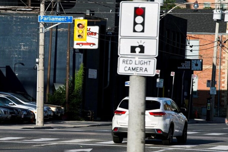 7 Red Light Ticket Ontario Facts: Camera vs Officer Fines
